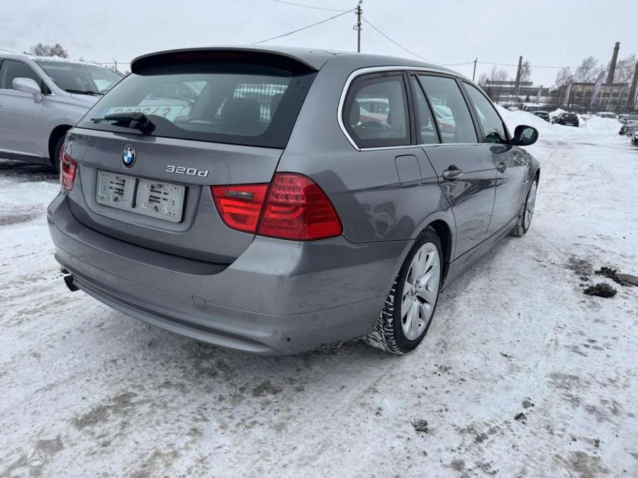 Grey BMW 320 2011 in Panevezys, with an engine capacity of 2.00 L and mileage of 290 thousand km for 4750 €, photo 6 on AUTOMOTO.COM.LV
