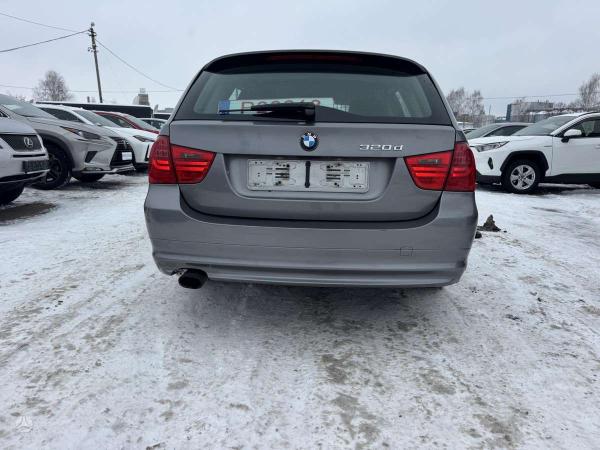 Pelēks BMW 320 2011 Panevēža, ar dzinēja tilpumu 2.00 L un nobraukumu 290 tūkst. km par 4750 €, foto 7 vietnē AUTOMOTO.COM.LV