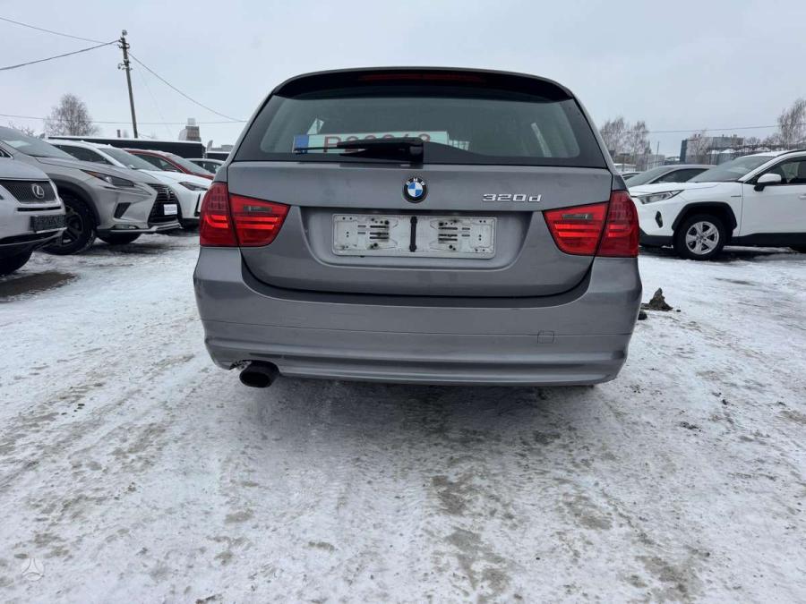 Grey BMW 320 2011 in Panevezys, with an engine capacity of 2.00 L and mileage of 290 thousand km for 4750 €, photo 7 on AUTOMOTO.COM.LV