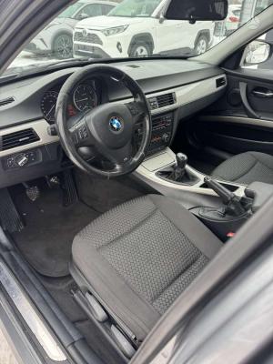 Grey BMW 320 2011 in Panevezys, with an engine capacity of 2.00 L and mileage of 290 thousand km for 4750 €, photo 13 on AUTOMOTO.COM.LV