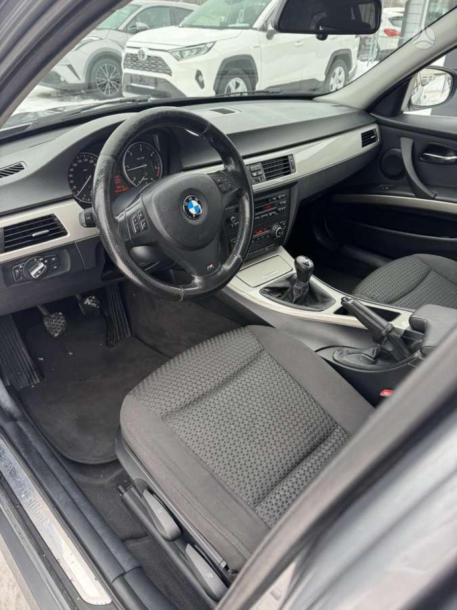 Grey BMW 320 2011 in Panevezys, with an engine capacity of 2.00 L and mileage of 290 thousand km for 4750 €, photo 13 on AUTOMOTO.COM.LV