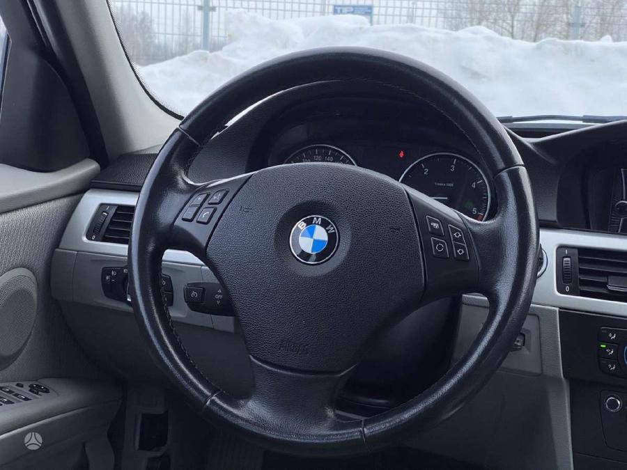 Grey BMW 320 2011 in Taurage, with an engine capacity of 2.00 L and mileage of 250 thousand km for 4200 €, photo 13 on AUTOMOTO.COM.LV