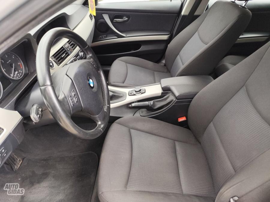 Grey BMW 320 2011 in Raseiniai, with an engine capacity of 2.00 L and mileage of 301 thousand km for 4290 €, photo 7 on AUTOMOTO.COM.LV