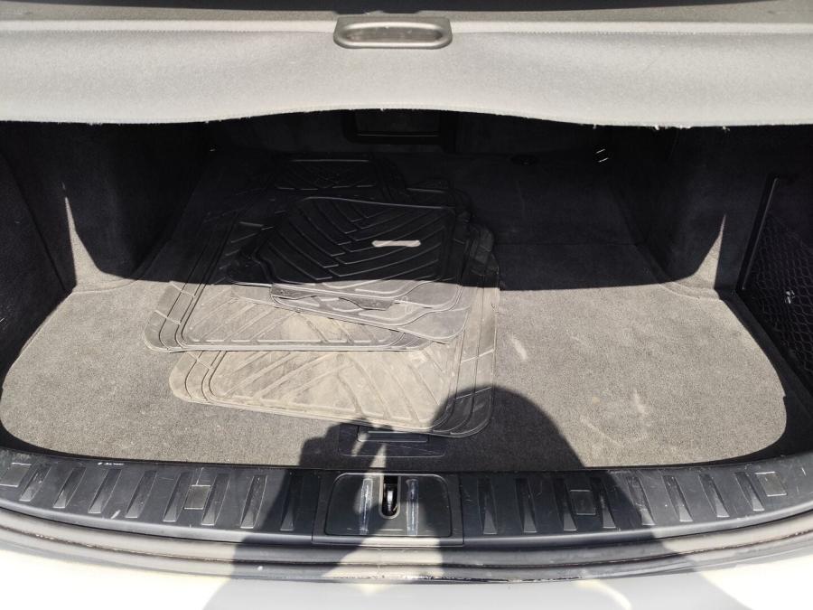 Grey BMW 320 2011 in Raseiniai, with an engine capacity of 2.00 L and mileage of 301 thousand km for 4290 €, photo 12 on AUTOMOTO.COM.LV