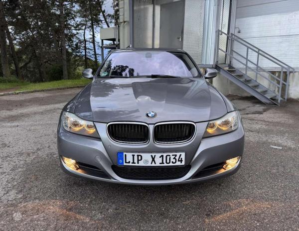 Pelēks BMW 320 2011 Viļņa, ar dzinēja tilpumu 2.00 L un nobraukumu 273 tūkst. km par 4490 €, foto 3 vietnē AUTOMOTO.COM.LV