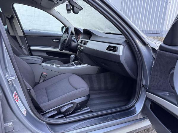 Pelēks BMW 320 2011 Viļņa, ar dzinēja tilpumu 2.00 L un nobraukumu 273 tūkst. km par 4490 €, foto 10 vietnē AUTOMOTO.COM.LV