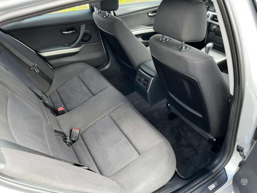 Pelēks BMW 320 2011 Raseiniai, ar dzinēja tilpumu 2.00 L un nobraukumu 250 tūkst. km par 4150 €, foto 18 vietnē AUTOMOTO.COM.LV
