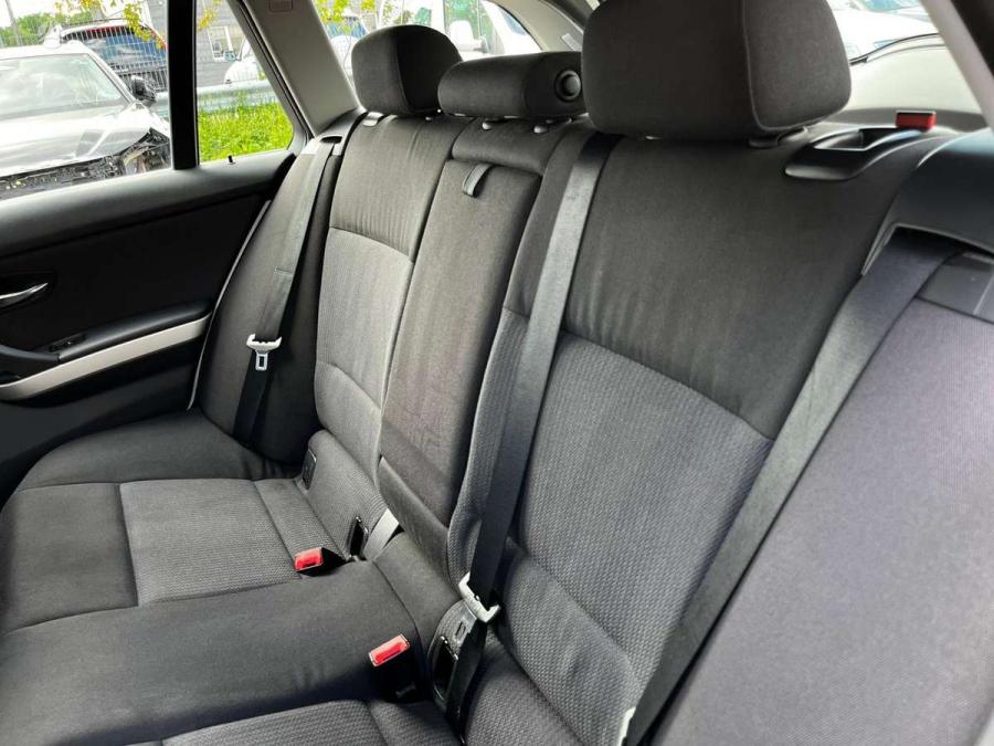 Pelēks BMW 320 2011 Raseiniai, ar dzinēja tilpumu 2.00 L un nobraukumu 250 tūkst. km par 4150 €, foto 19 vietnē AUTOMOTO.COM.LV