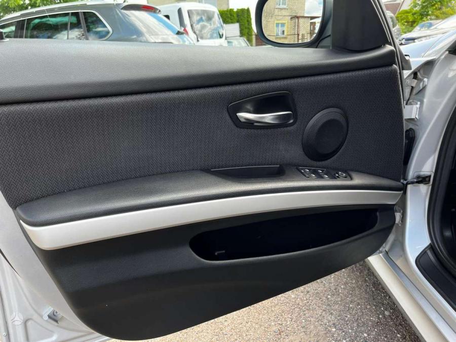 Pelēks BMW 320 2011 Raseiniai, ar dzinēja tilpumu 2.00 L un nobraukumu 250 tūkst. km par 4150 €, foto 26 vietnē AUTOMOTO.COM.LV