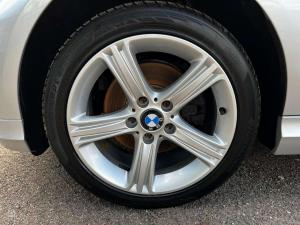 Pelēks BMW 320 2011 Raseiniai, ar dzinēja tilpumu 2.00 L un nobraukumu 250 tūkst. km par 4150 €, foto 27 vietnē AUTOMOTO.COM.LV
