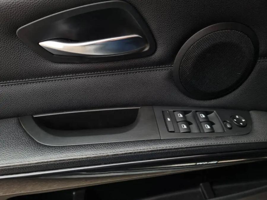 Pelēks BMW 320 2011 Jēkabpils, ar dzinēja tilpumu 2.00 L un nobraukumu 292 tūkst. km par 5390 €, foto 24 vietnē AUTOMOTO.COM.LV