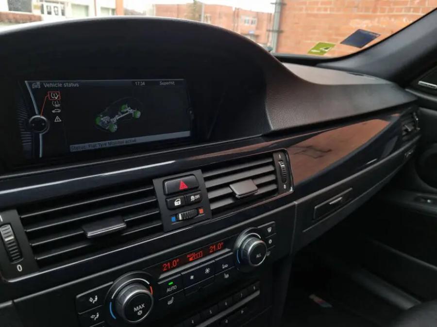Pelēks BMW 320 2011 Jēkabpils, ar dzinēja tilpumu 2.00 L un nobraukumu 292 tūkst. km par 5390 €, foto 26 vietnē AUTOMOTO.COM.LV