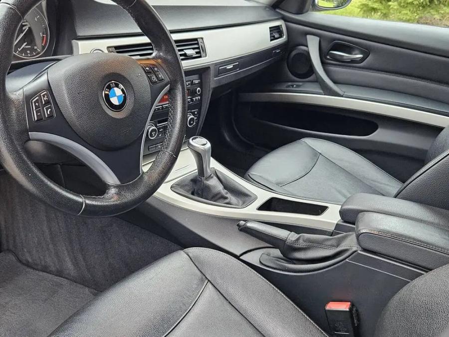 Grey BMW 320 2011 in Jekabpils, with an engine capacity of 2.00 L and mileage of 270 thousand km for 4890 €, photo 12 on AUTOMOTO.COM.LV