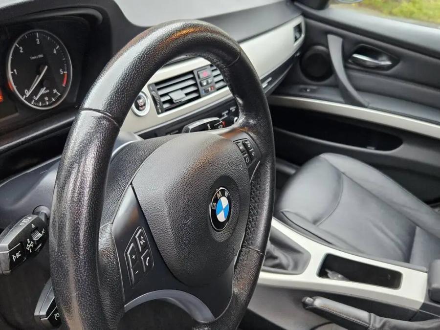 Grey BMW 320 2011 in Jekabpils, with an engine capacity of 2.00 L and mileage of 270 thousand km for 4890 €, photo 13 on AUTOMOTO.COM.LV