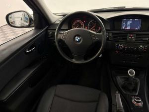 Grey BMW 320 2011 in Marijampole, with an engine capacity of 2.00 L and mileage of 253 thousand km for 4999 €, photo 5 on AUTOMOTO.COM.LV