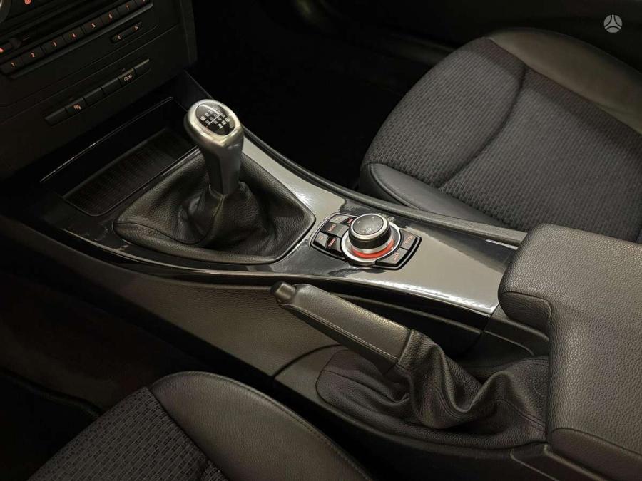 Grey BMW 320 2011 in Marijampole, with an engine capacity of 2.00 L and mileage of 253 thousand km for 4999 €, photo 17 on AUTOMOTO.COM.LV