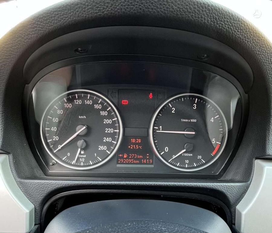 Pelēks BMW 320 2011 Kauņa, ar dzinēja tilpumu 2.00 L un nobraukumu 292 tūkst. km par 4000 €, foto 19 vietnē AUTOMOTO.COM.LV