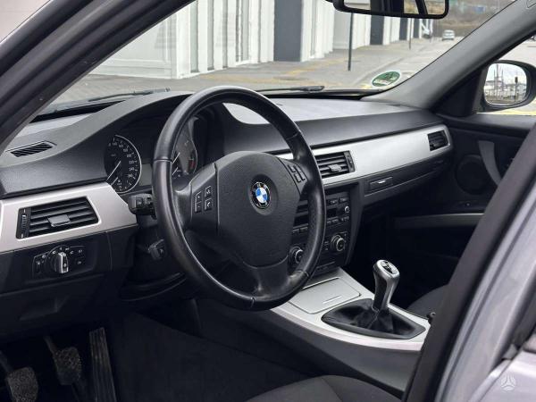 Grey BMW 320 2011 in Vilnius, with an engine capacity of 2.00 L and mileage of 298 thousand km for 3100 €, photo 7 on AUTOMOTO.COM.LV