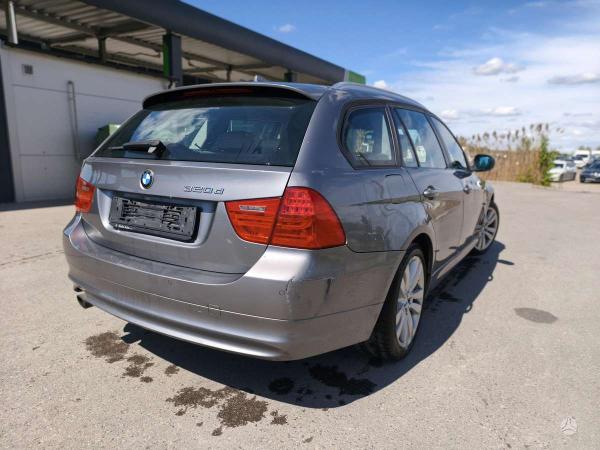 Grey BMW 320 2011 in Utena, with an engine capacity of 2.00 L and mileage of 241 thousand km for 3500 €, photo 3 on AUTOMOTO.COM.LV