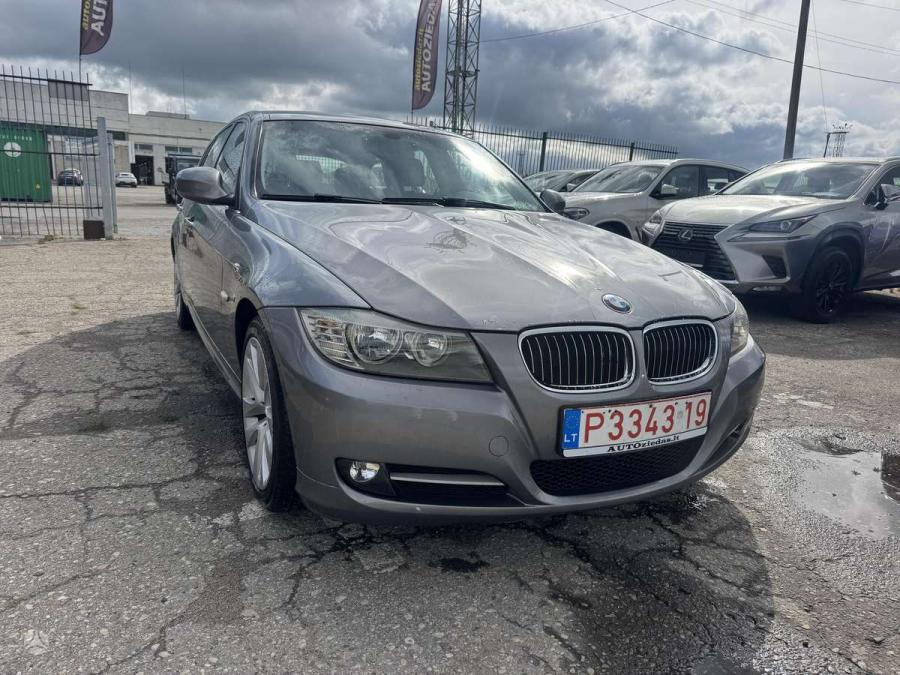 Grey BMW 320 2011 in Panevezys, with an engine capacity of 2.00 L and mileage of 295 thousand km for 3900 €, photo 4 on AUTOMOTO.COM.LV