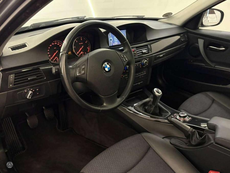 Grey BMW 320 2011 in Marijampole, with an engine capacity of 2.00 L and mileage of 253 thousand km for 4750 €, photo 3 on AUTOMOTO.COM.LV