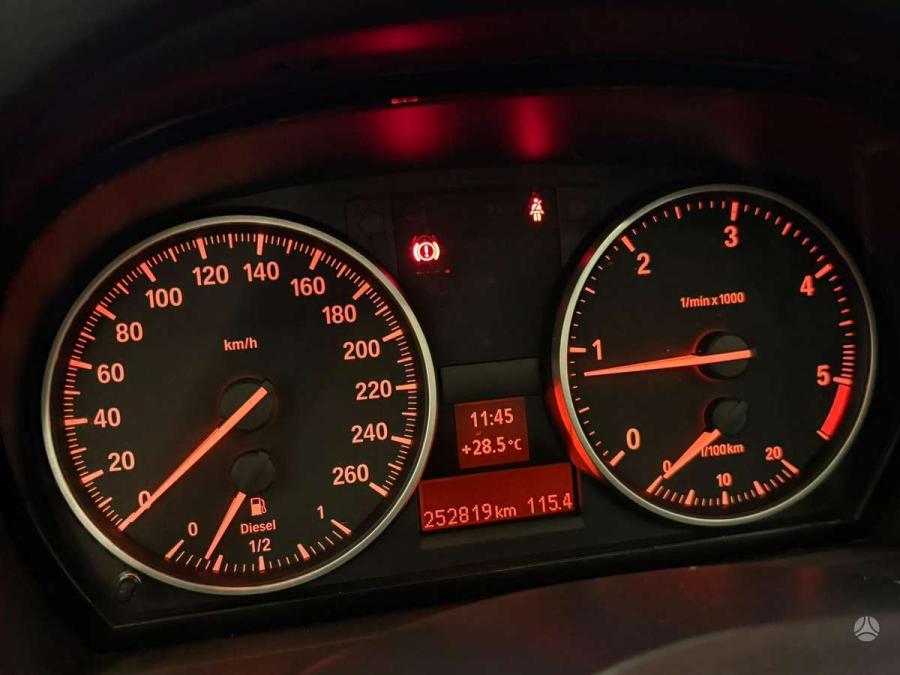 Grey BMW 320 2011 in Marijampole, with an engine capacity of 2.00 L and mileage of 253 thousand km for 4750 €, photo 11 on AUTOMOTO.COM.LV