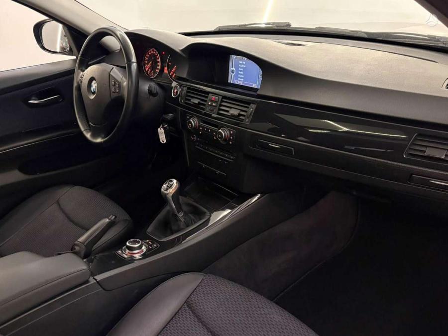Grey BMW 320 2011 in Marijampole, with an engine capacity of 2.00 L and mileage of 253 thousand km for 4750 €, photo 15 on AUTOMOTO.COM.LV