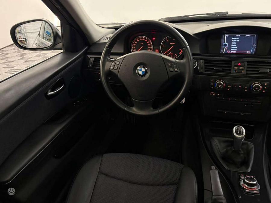 Grey BMW 320 2011 in Marijampole, with an engine capacity of 2.00 L and mileage of 253 thousand km for 4750 €, photo 16 on AUTOMOTO.COM.LV