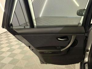 Grey BMW 320 2011 in Marijampole, with an engine capacity of 2.00 L and mileage of 253 thousand km for 4750 €, photo 19 on AUTOMOTO.COM.LV