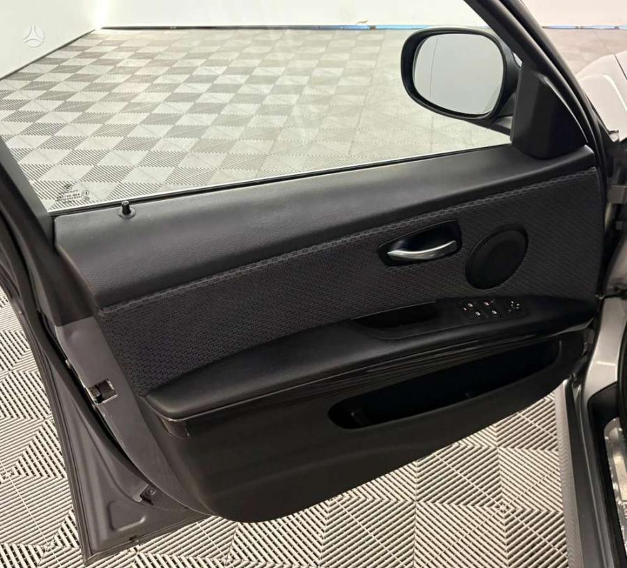 Grey BMW 320 2011 in Marijampole, with an engine capacity of 2.00 L and mileage of 253 thousand km for 4750 €, photo 24 on AUTOMOTO.COM.LV