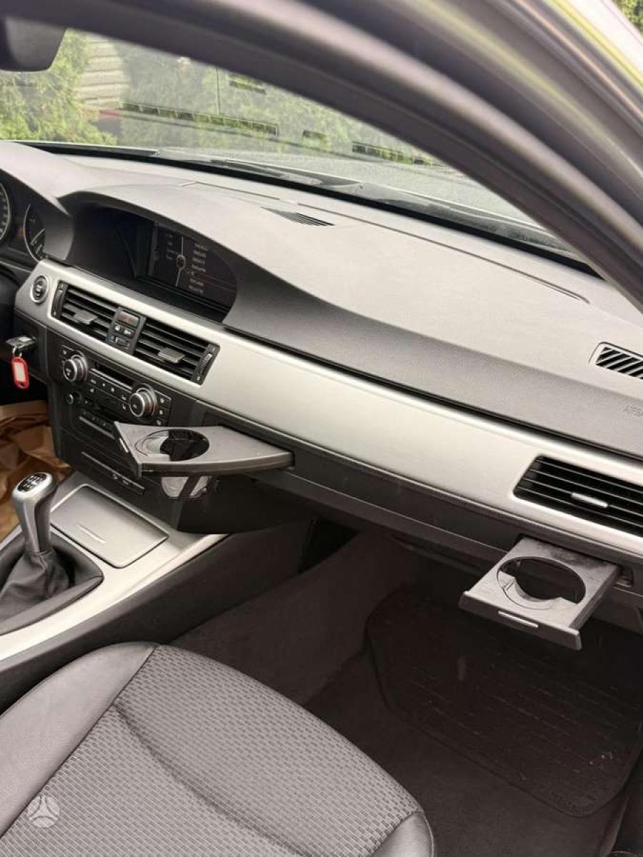 Grey BMW 320 2011 in Utena, with an engine capacity of 2.00 L and mileage of 255 thousand km for 5250 €, photo 8 on AUTOMOTO.COM.LV