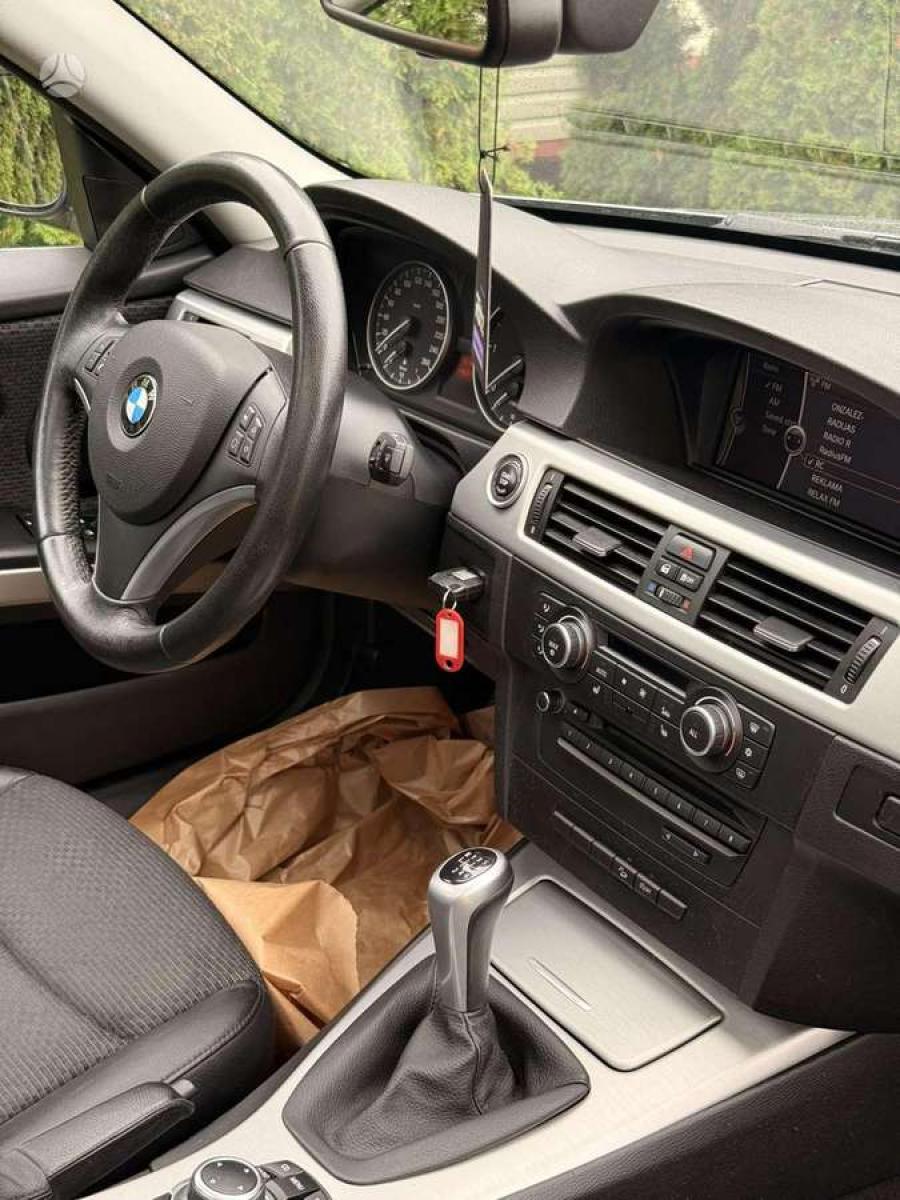 Grey BMW 320 2011 in Utena, with an engine capacity of 2.00 L and mileage of 255 thousand km for 5250 €, photo 10 on AUTOMOTO.COM.LV