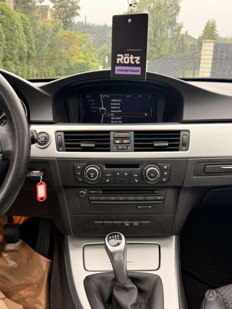 Grey BMW 320 2011 in Utena, with an engine capacity of 2.00 L and mileage of 255 thousand km for 5250 €, photo 14 on AUTOMOTO.COM.LV