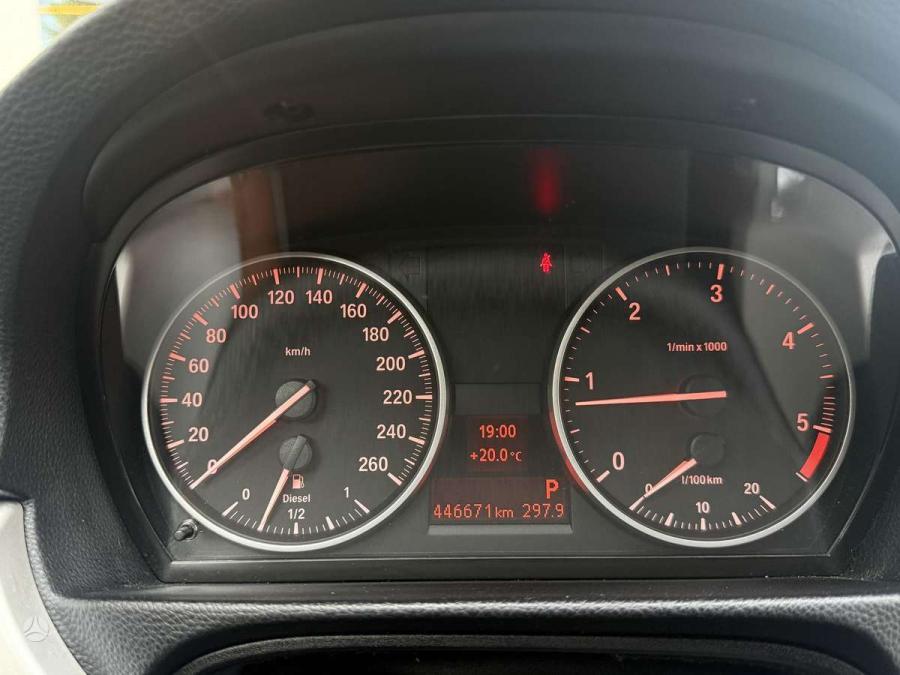 Grey BMW 320 2011 in Vilnius, with an engine capacity of 2.00 L and mileage of 447 thousand km for 2800 €, photo 12 on AUTOMOTO.COM.LV
