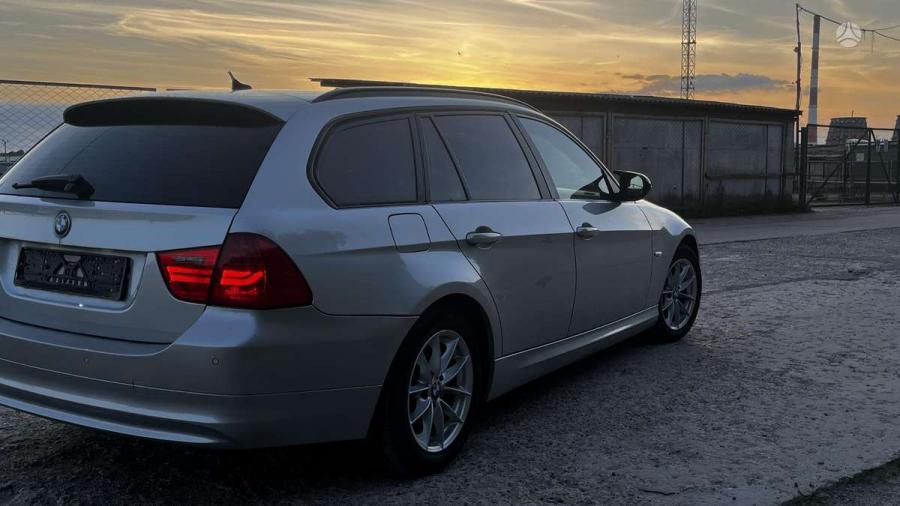 Pelēks BMW 320 2011 Viļņa, ar dzinēja tilpumu 2.00 L un nobraukumu 266 tūkst. km par 3200 €, foto 6 vietnē AUTOMOTO.COM.LV