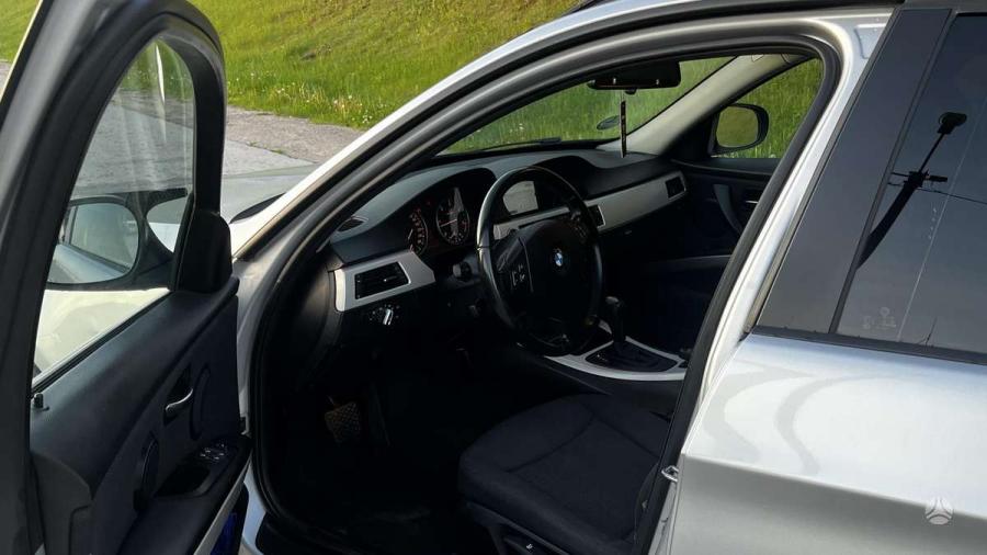 Pelēks BMW 320 2011 Viļņa, ar dzinēja tilpumu 2.00 L un nobraukumu 266 tūkst. km par 3200 €, foto 9 vietnē AUTOMOTO.COM.LV