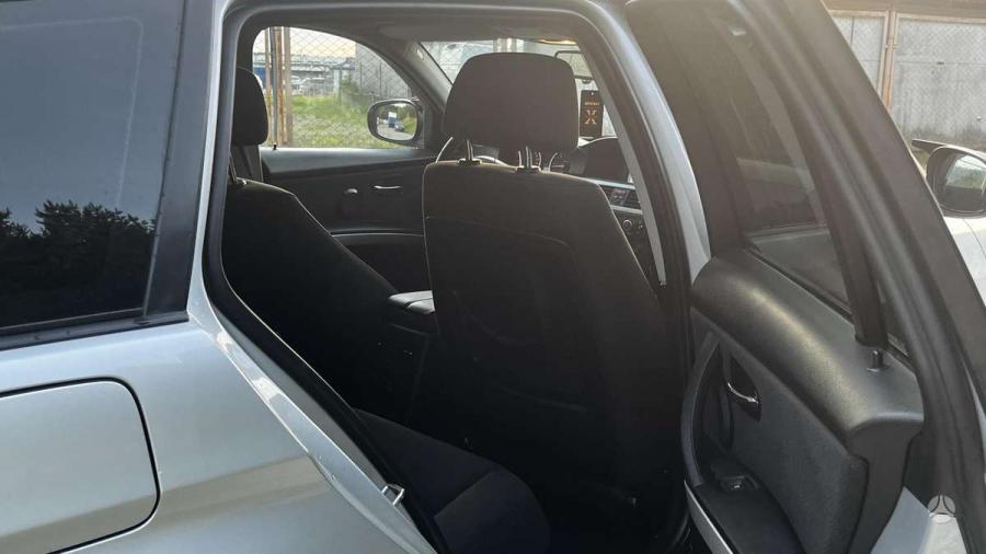 Pelēks BMW 320 2011 Viļņa, ar dzinēja tilpumu 2.00 L un nobraukumu 266 tūkst. km par 3200 €, foto 10 vietnē AUTOMOTO.COM.LV