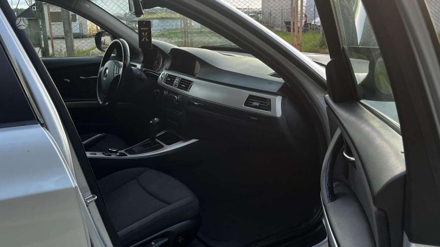 Pelēks BMW 320 2011 Viļņa, ar dzinēja tilpumu 2.00 L un nobraukumu 266 tūkst. km par 3200 €, foto 12 vietnē AUTOMOTO.COM.LV