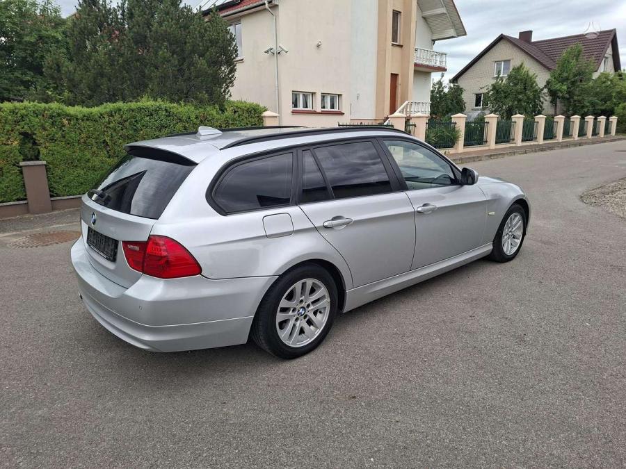 Grey BMW 320 2012 in Raseiniai, with an engine capacity of 2.00 L and mileage of 249 thousand km for 4600 €, photo 6 on AUTOMOTO.COM.LV
