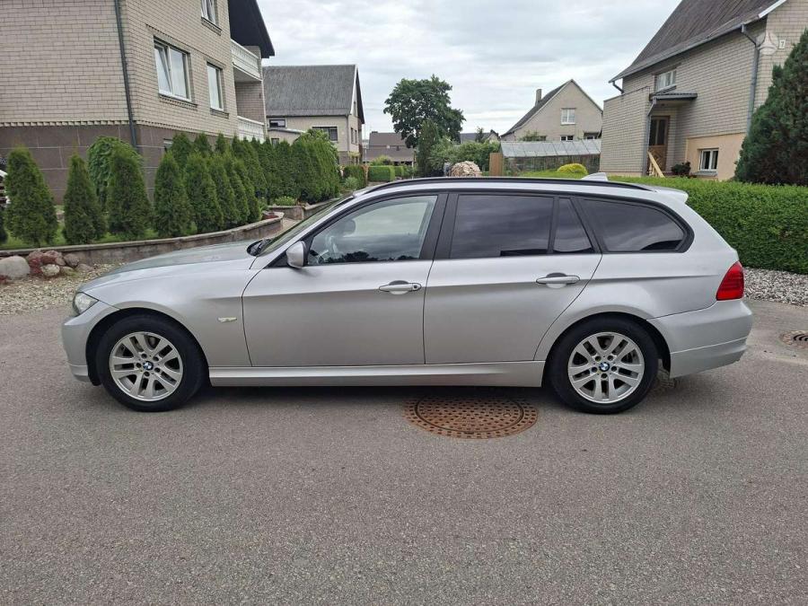 Grey BMW 320 2012 in Raseiniai, with an engine capacity of 2.00 L and mileage of 249 thousand km for 4600 €, photo 9 on AUTOMOTO.COM.LV