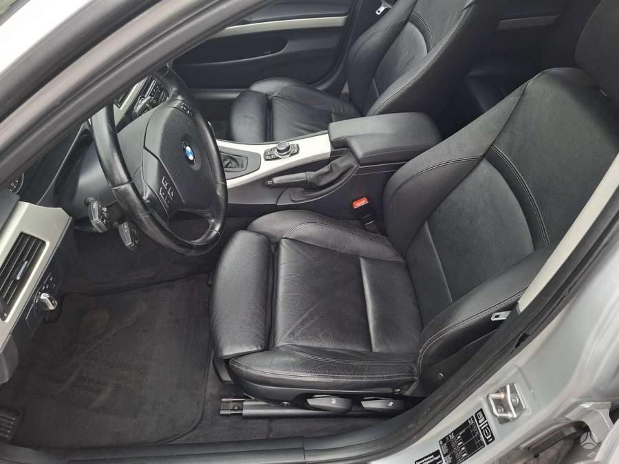 Grey BMW 320 2012 in Raseiniai, with an engine capacity of 2.00 L and mileage of 249 thousand km for 4600 €, photo 14 on AUTOMOTO.COM.LV