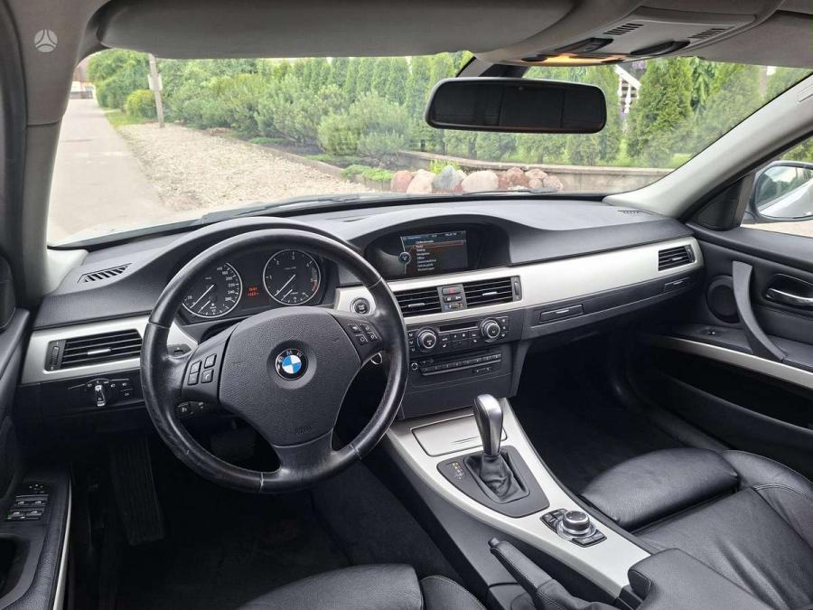 Grey BMW 320 2012 in Raseiniai, with an engine capacity of 2.00 L and mileage of 249 thousand km for 4600 €, photo 15 on AUTOMOTO.COM.LV