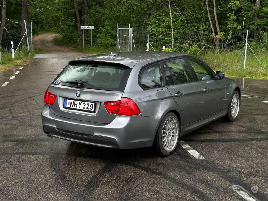 Grey BMW 320 2012 in Vilnius, with an engine capacity of 2.00 L and mileage of 284 thousand km for 4200 €, photo 4 on AUTOMOTO.COM.LV