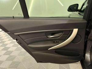 Grey BMW 320 2012 in Marijampole, with an engine capacity of 2.00 L and mileage of 287 thousand km for 7999 €, photo 17 on AUTOMOTO.COM.LV