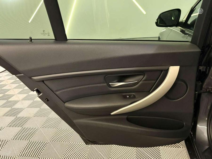 Grey BMW 320 2012 in Marijampole, with an engine capacity of 2.00 L and mileage of 287 thousand km for 7999 €, photo 17 on AUTOMOTO.COM.LV