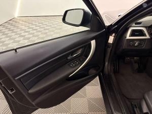 Grey BMW 320 2012 in Marijampole, with an engine capacity of 2.00 L and mileage of 287 thousand km for 7999 €, photo 29 on AUTOMOTO.COM.LV
