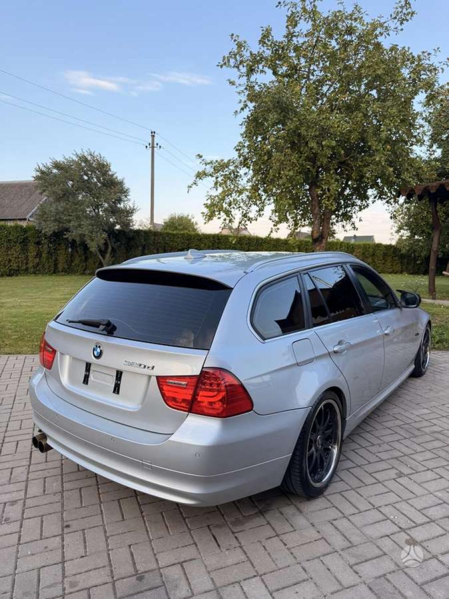 Grey BMW 320 2012 in Rokiskis, with an engine capacity of 2.00 L and mileage of 319 thousand km for 4300 €, photo 4 on AUTOMOTO.COM.LV