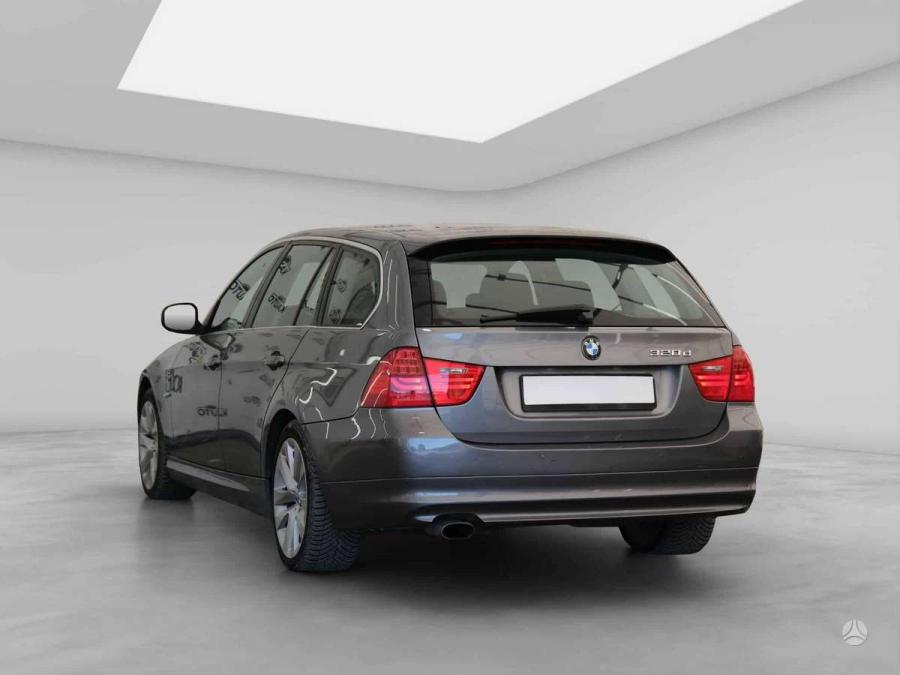 Grey BMW 320 2012 in Kaunas, with an engine capacity of 2.00 L and mileage of 291 thousand km for 5590 €, photo 3 on AUTOMOTO.COM.LV