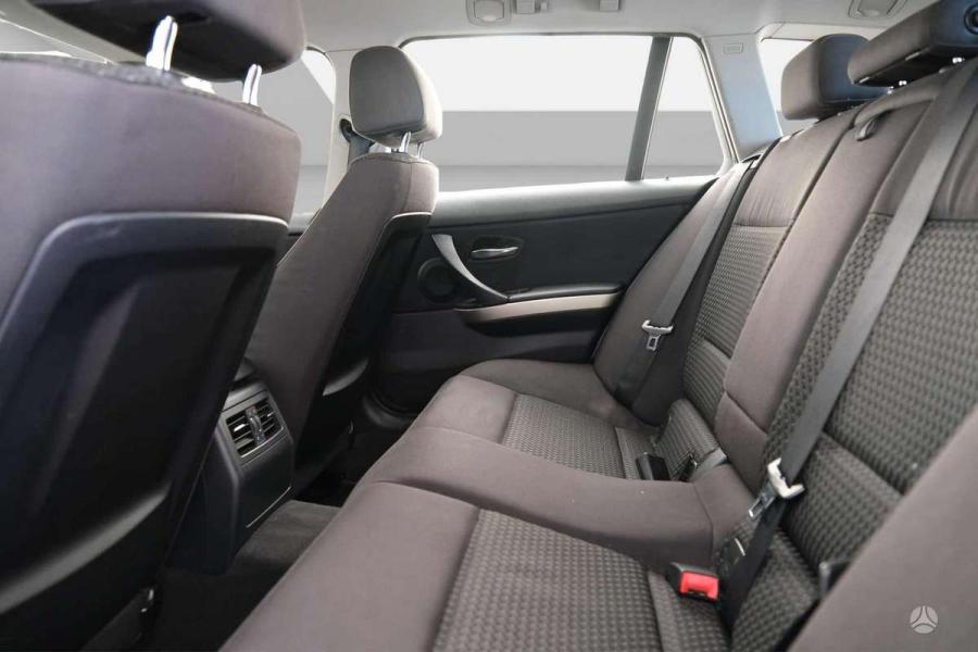 Grey BMW 320 2012 in Kaunas, with an engine capacity of 2.00 L and mileage of 291 thousand km for 5590 €, photo 7 on AUTOMOTO.COM.LV
