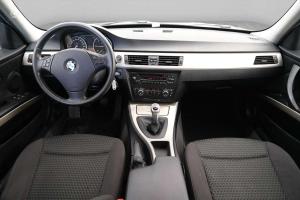 Grey BMW 320 2012 in Kaunas, with an engine capacity of 2.00 L and mileage of 291 thousand km for 5590 €, photo 8 on AUTOMOTO.COM.LV
